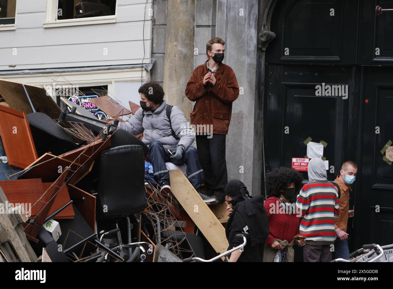 Pro-Palestinian students up a barricade protest against the ongoing ...