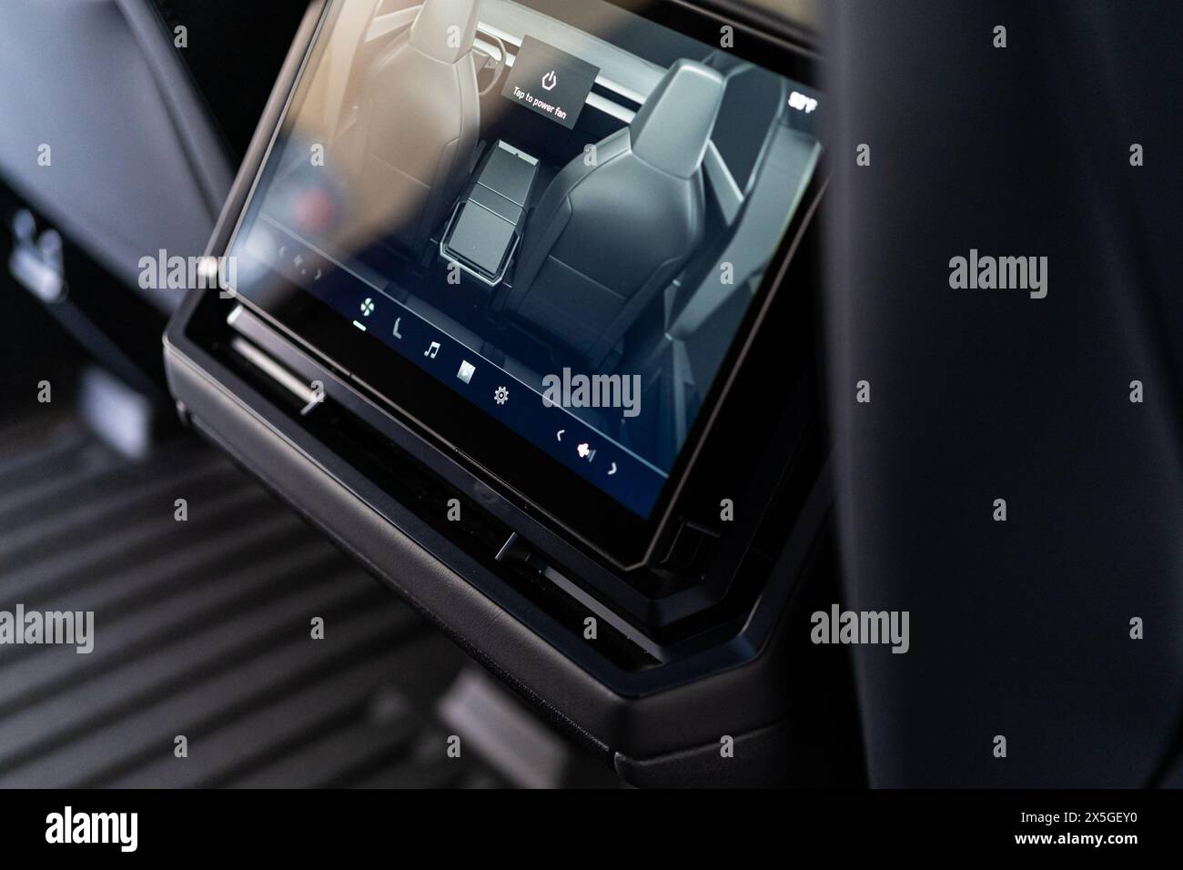 Tesla user interface hi-res stock photography and images - Alamy