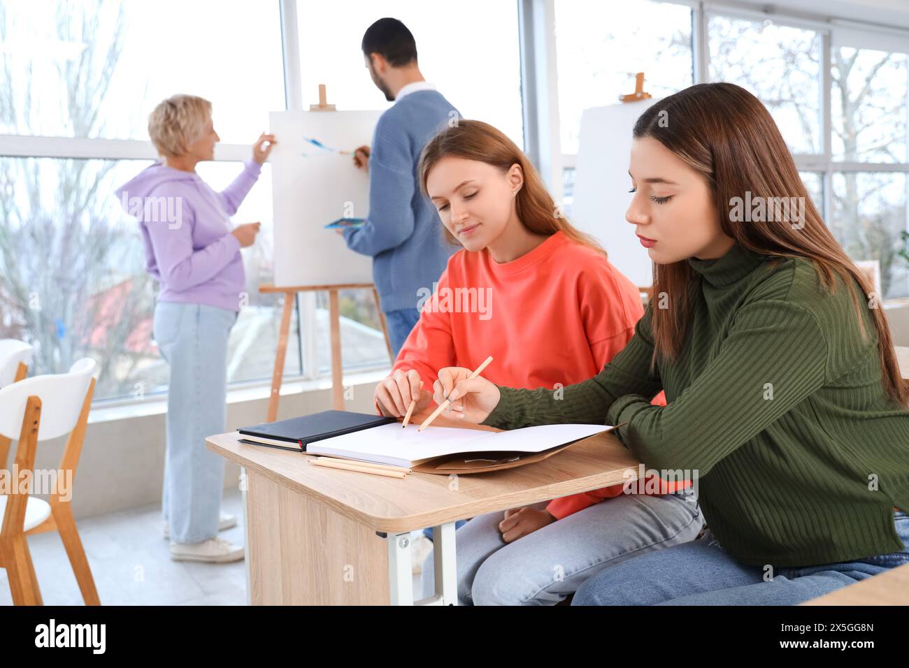 Female students drawing in art school Stock Photo - Alamy