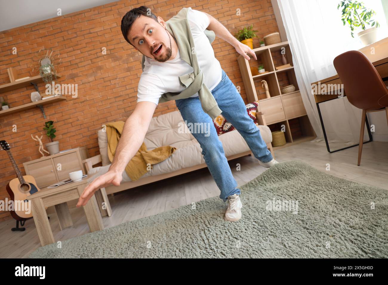 Man tripping falling hi-res stock photography and images - Alamy