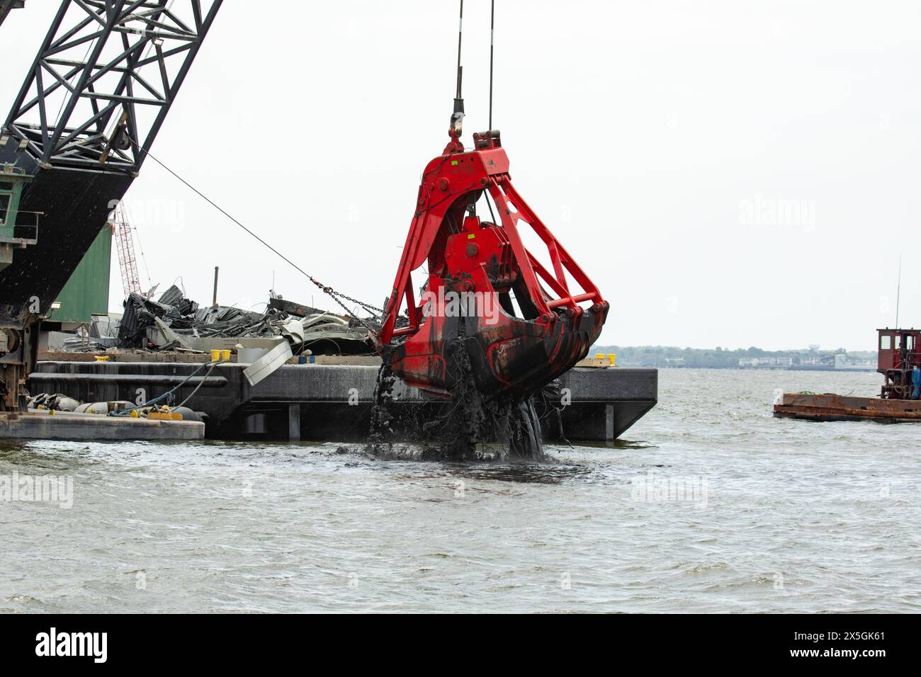 Dundalk, United States of America. 03 May, 2024. Salvage crews use a ...