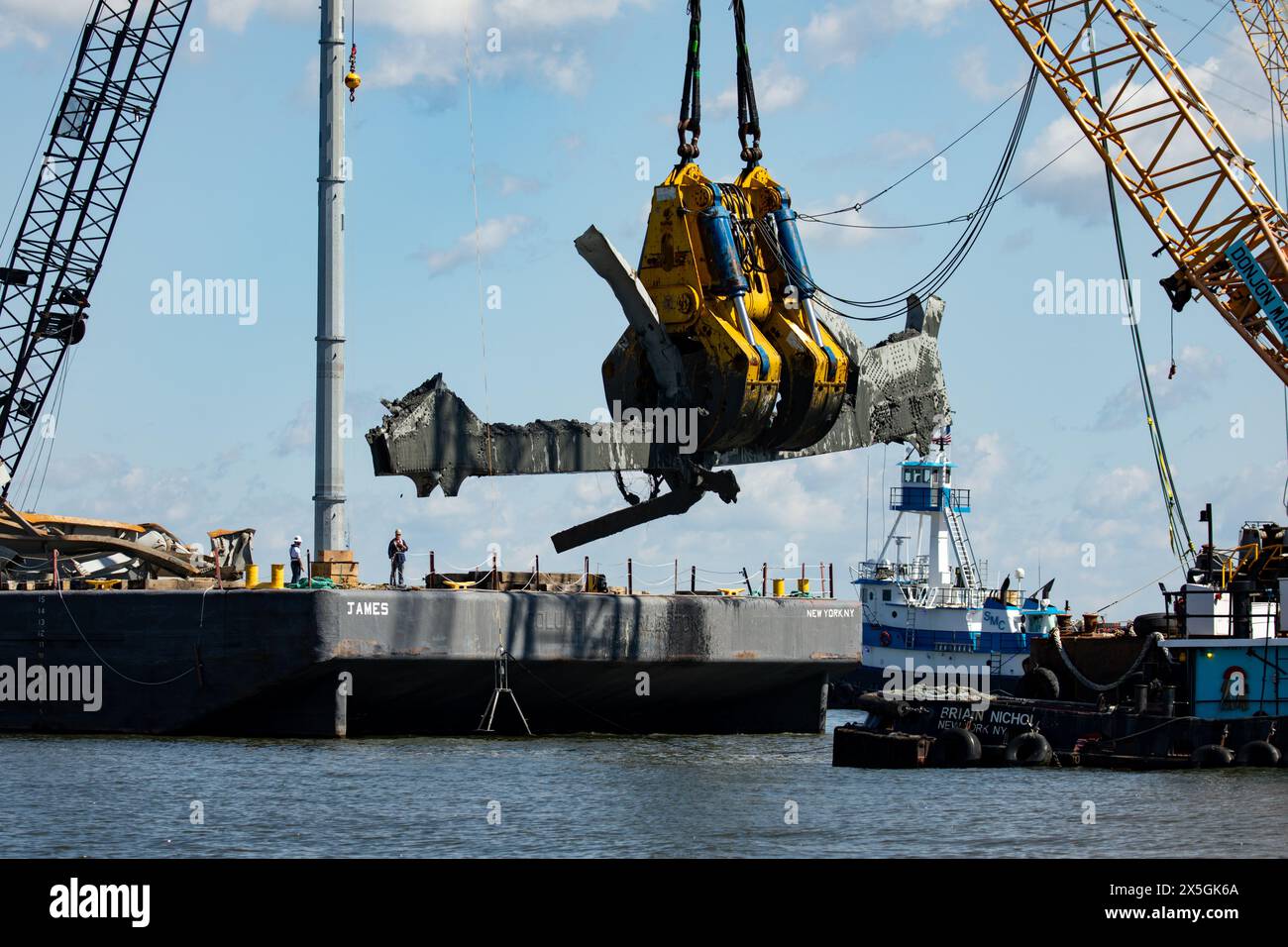 Dundalk, United States of America. 01 May, 2024. Salvage crews use the ...