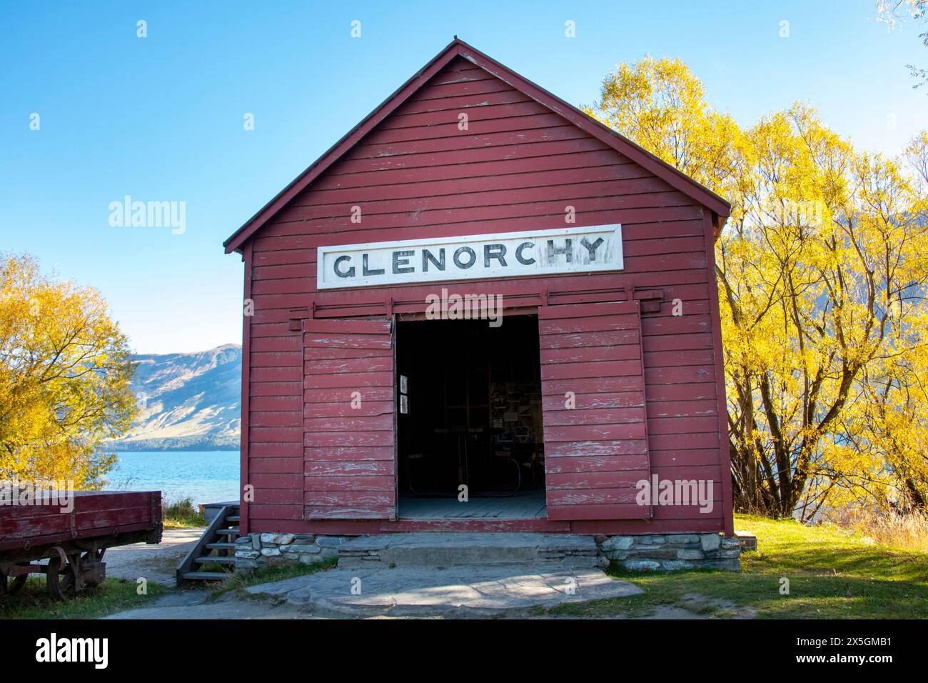 New zealand house boat hi-res stock photography and images - Alamy