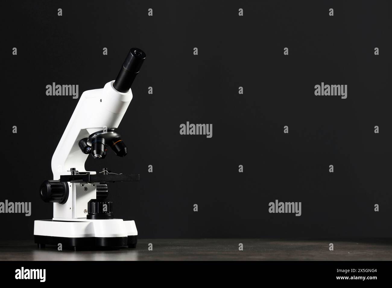 Grey microscope hi-res stock photography and images - Alamy