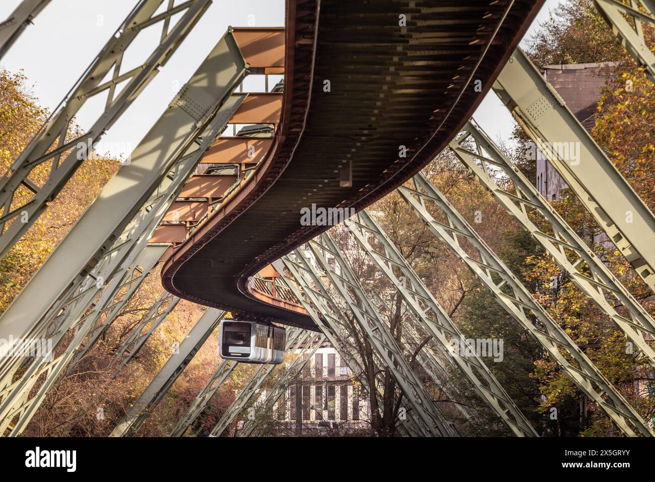 Picture of a train on Wuppertal schwebebahn. The Wuppertaler ...