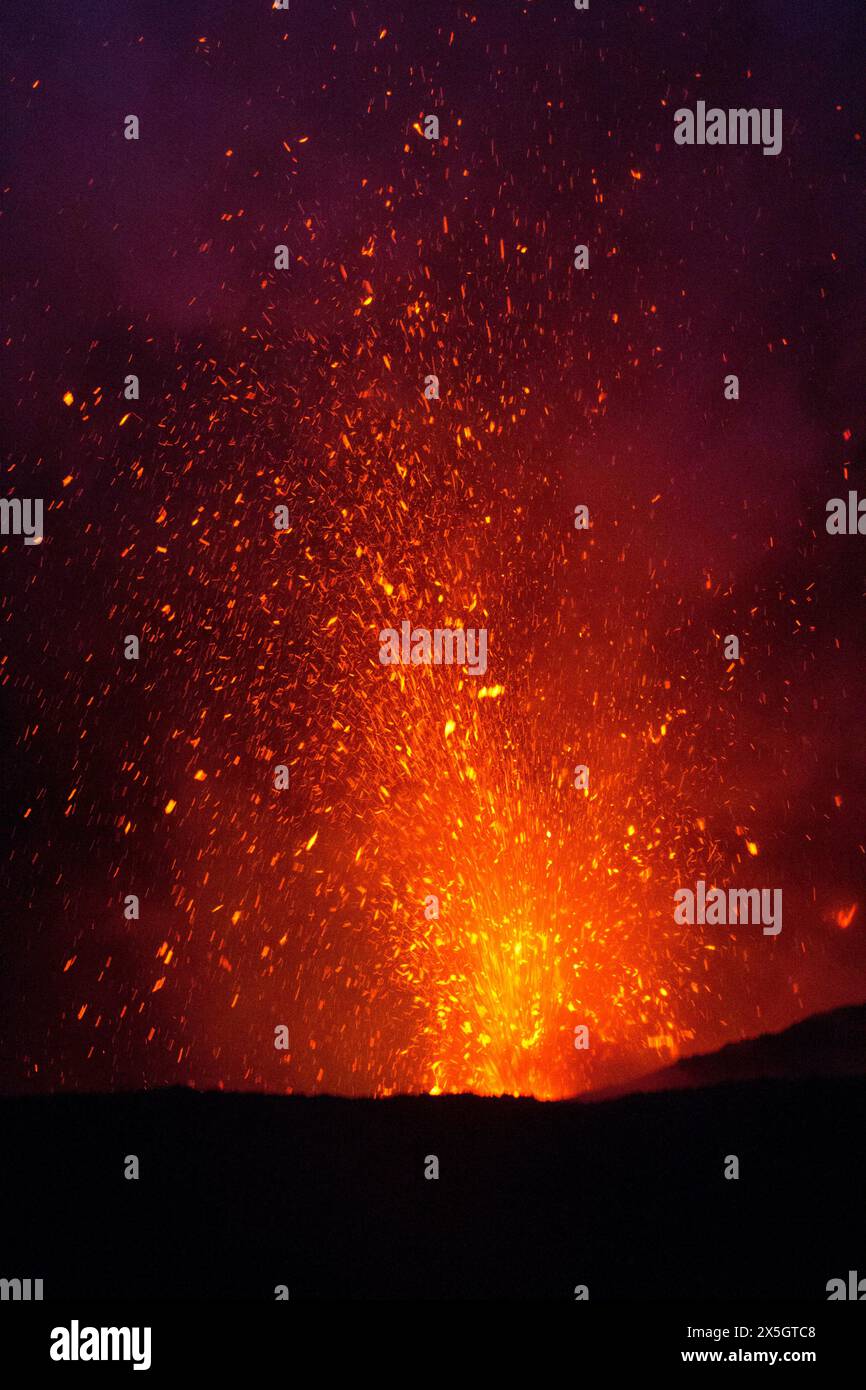 Yasur Volcano in eruption, Tanna Island, Vanuatu Stock Photo - Alamy