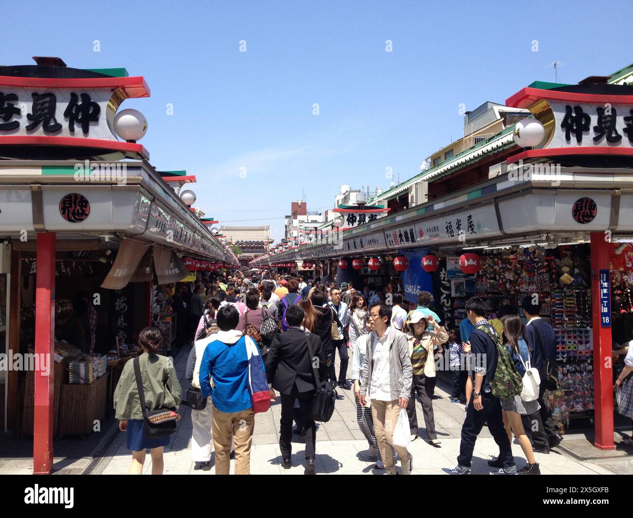 Views of everyday old tokyo hi-res stock photography and images - Alamy