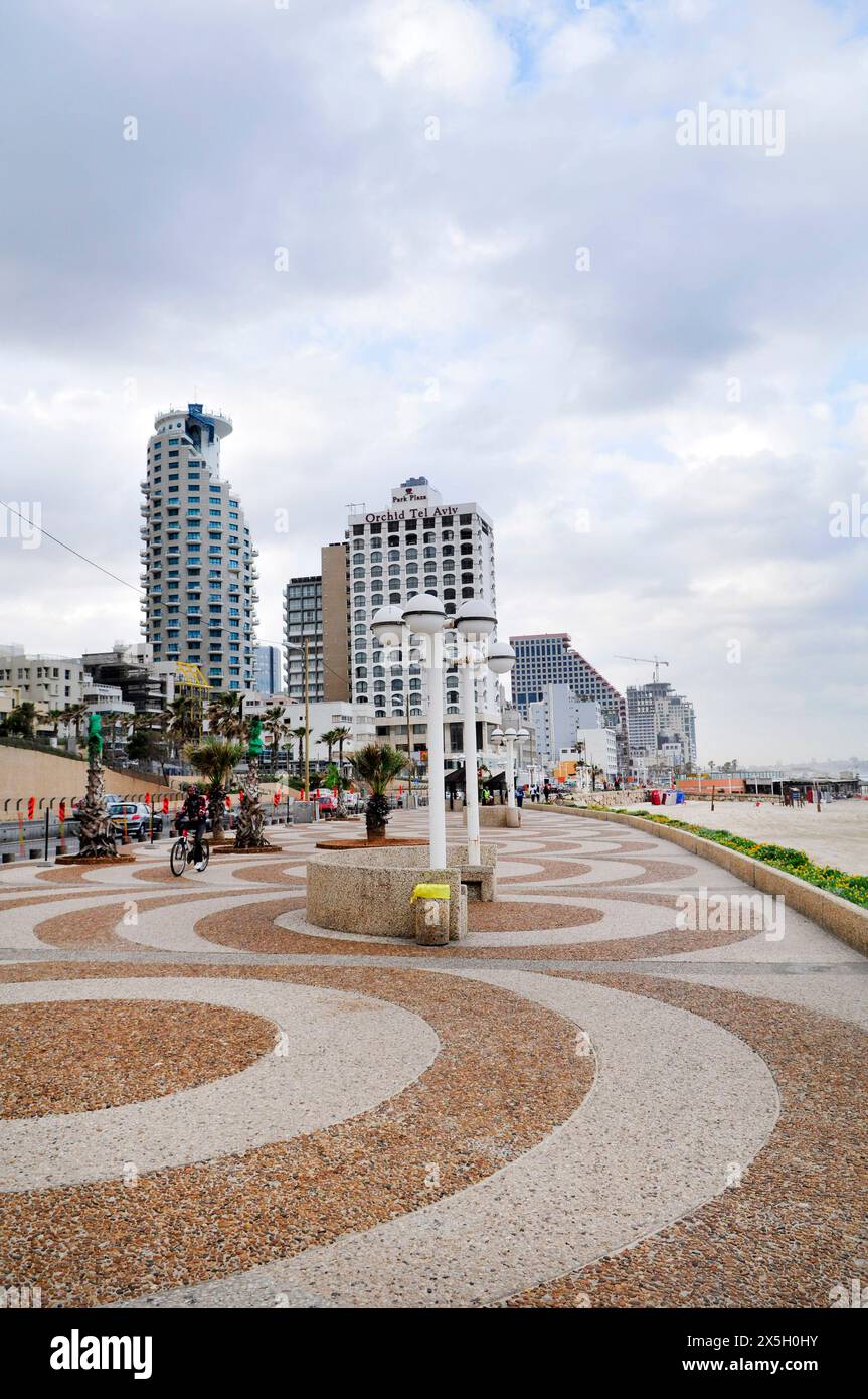 The beachfront promenade in Tel-Aviv, Israel Stock Photo - Alamy