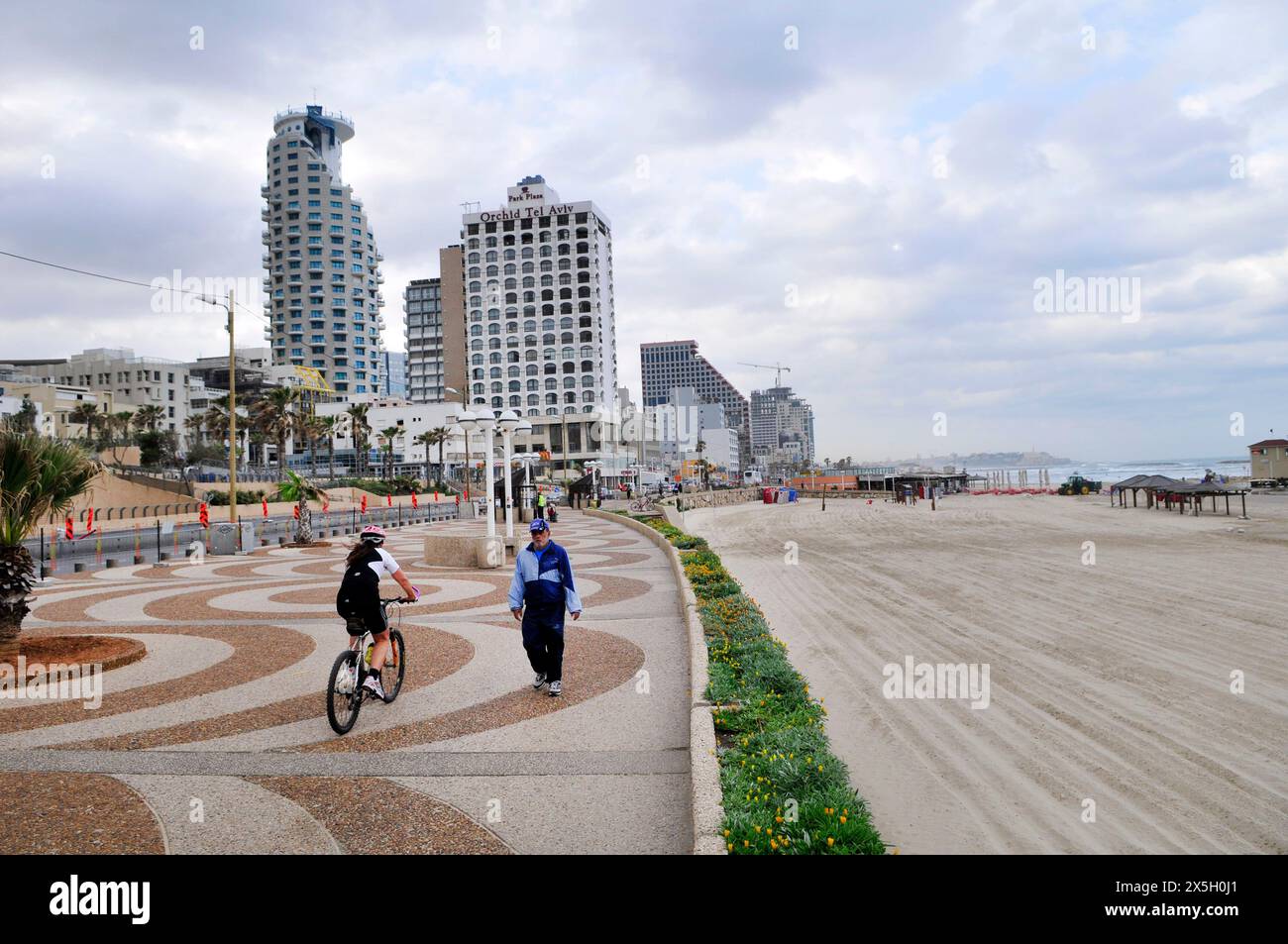 The beachfront promenade in Tel-Aviv, Israel Stock Photo - Alamy