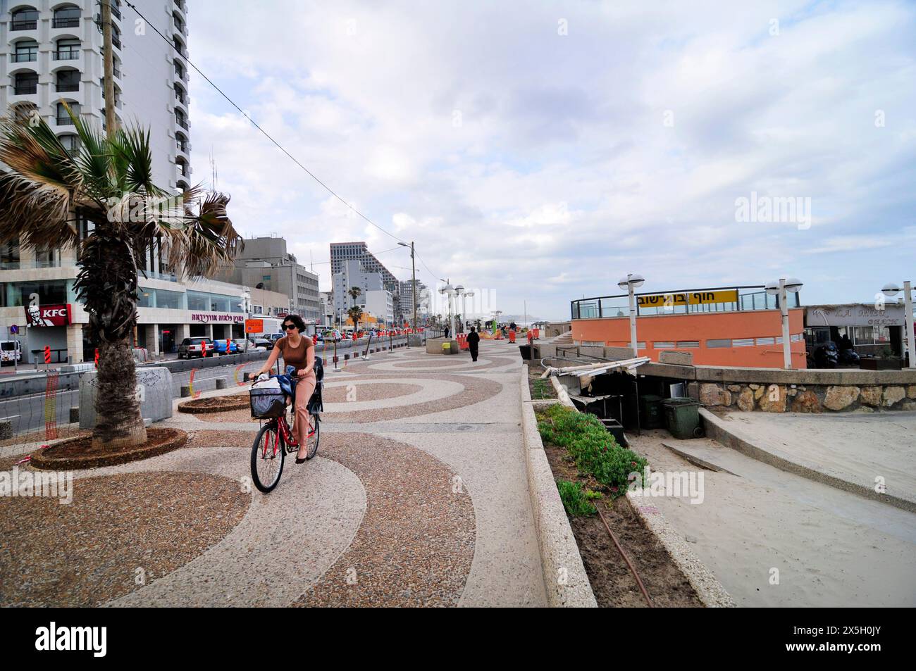 The beachfront promenade in Tel-Aviv, Israel Stock Photo - Alamy