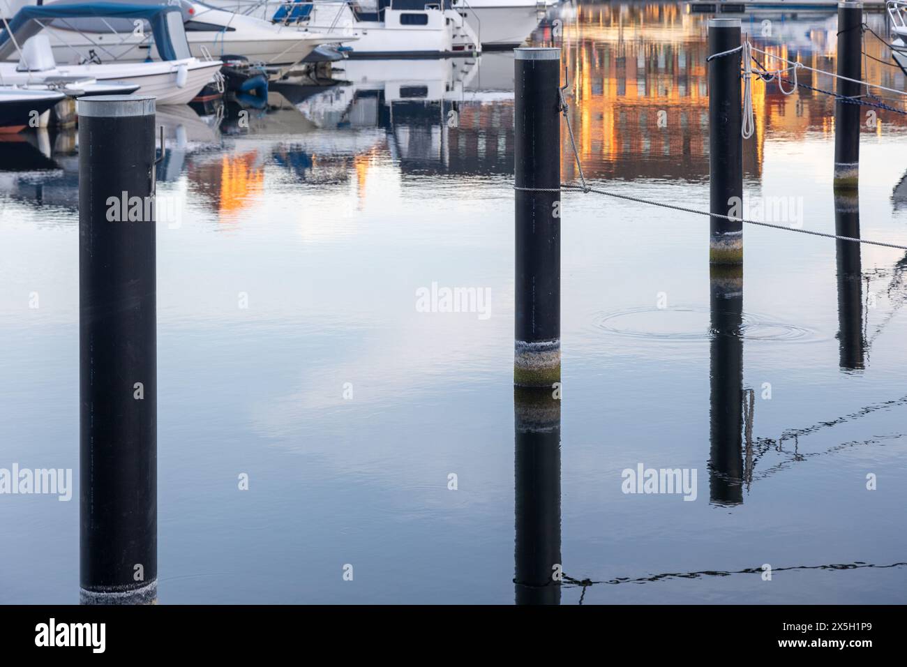 Mooring dolphin hi-res stock photography and images - Alamy