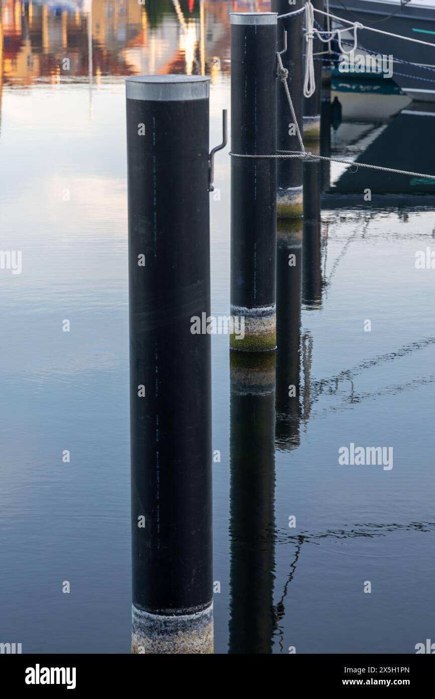 Mooring dolphin hi-res stock photography and images - Alamy