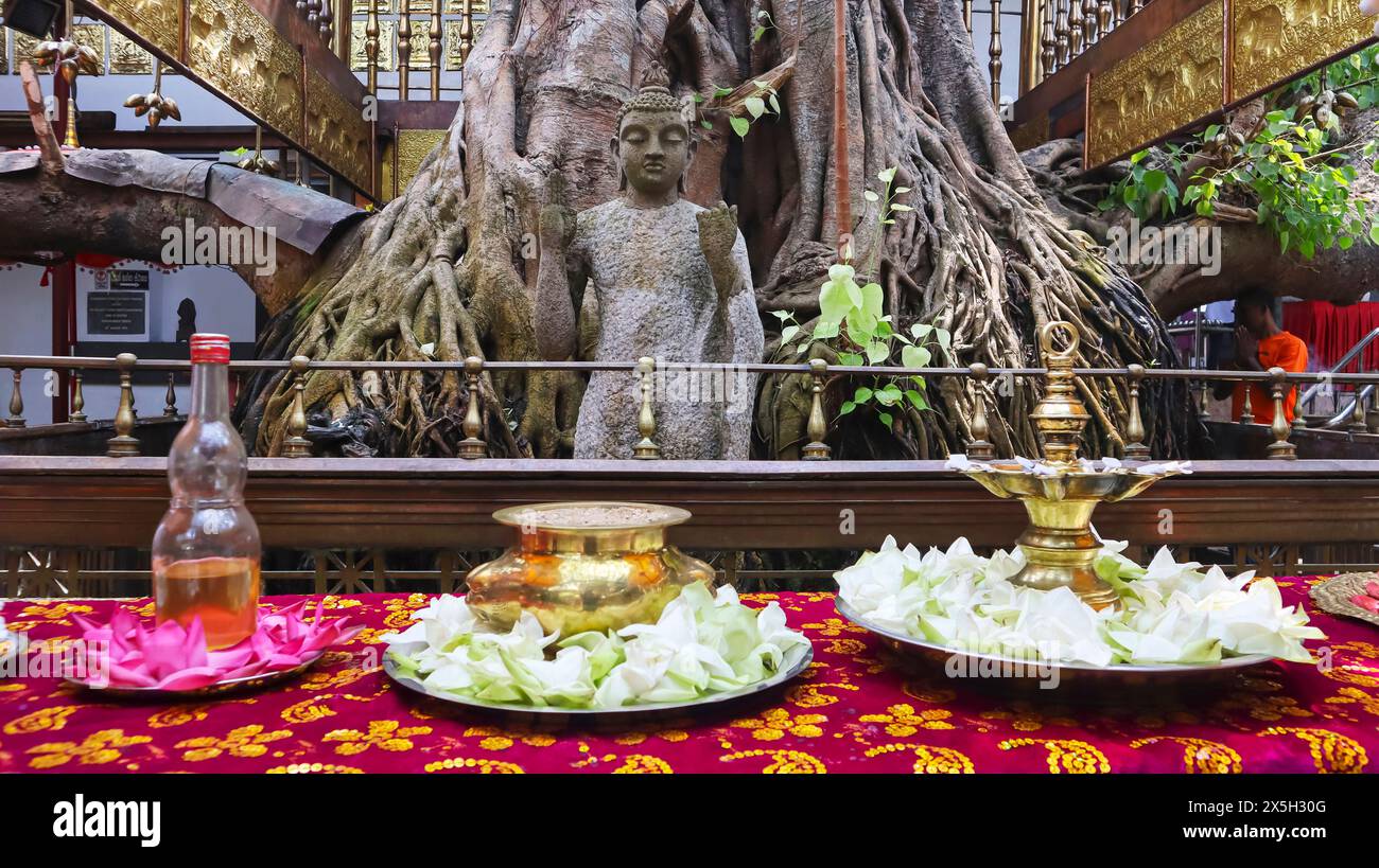 Statue lord buddha under hi-res stock photography and images - Alamy