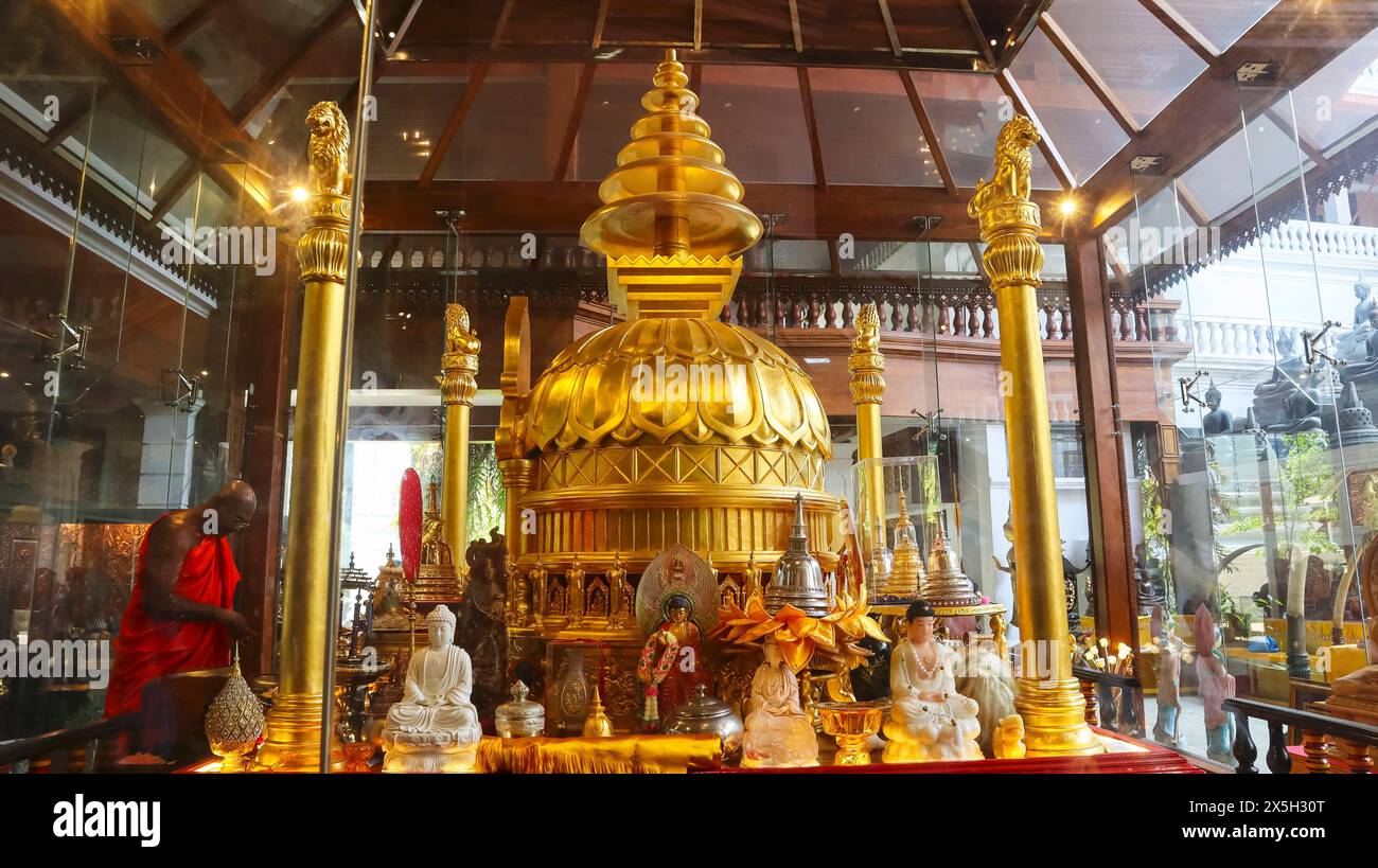 Golden Replica of Chaitya Pagoda inside Gangaramaya Temple, Colombo ...