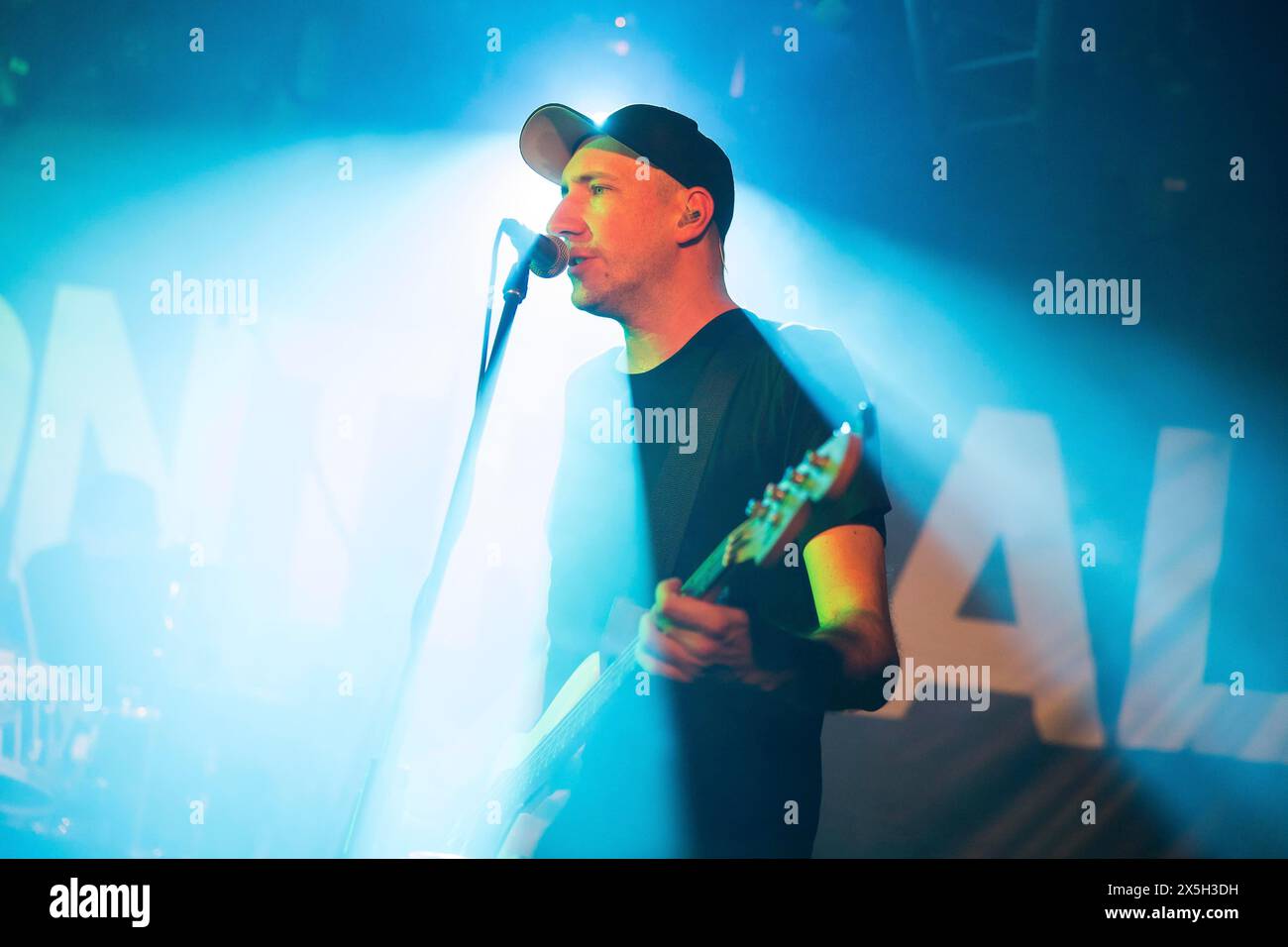 Deer, singer and bassist of Montreal live on the club tour for the new ...