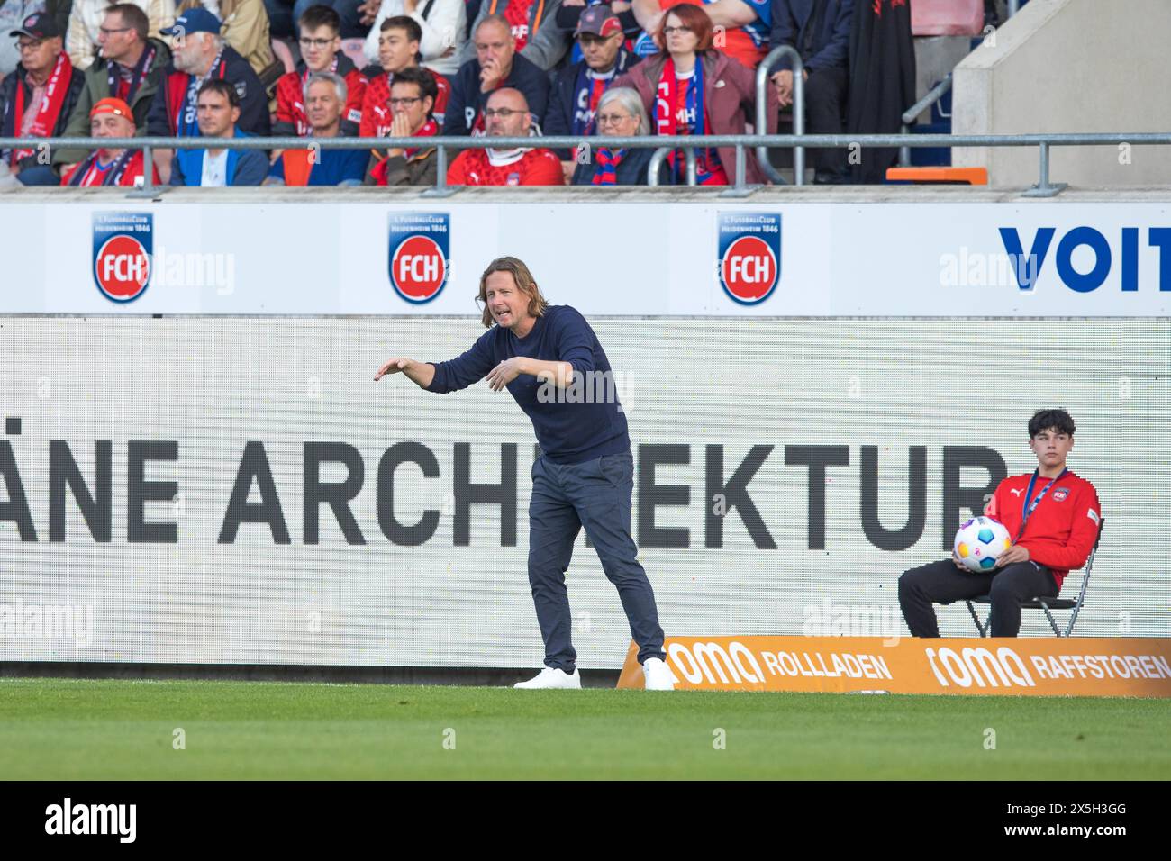 Football match, coach Bo HENDRIKSEN 1. FSV Mainz 05 gives instructions on the sidelines, Voith ...
