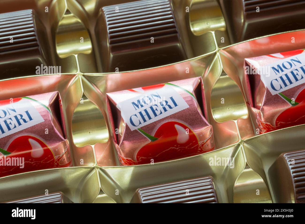 Mon Cheri, chocolates from the Italian manufacturer Ferrero, liqueur ...