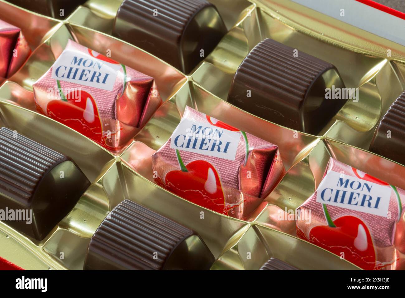 Mon Cheri, chocolates from the Italian manufacturer Ferrero, liqueur ...
