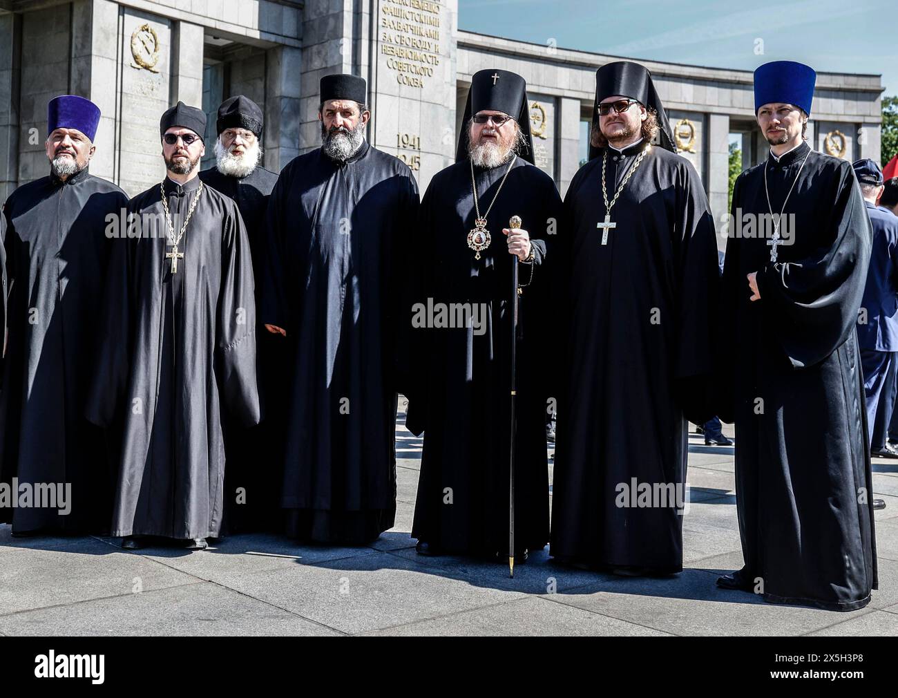 Russian Orthodox priests stand at the Soviet memorial on Strasse des 17 ...
