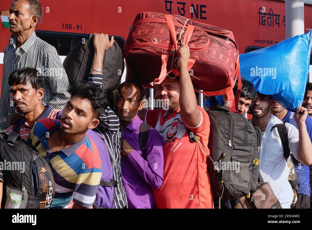 Migrant workers from Uttar Pradesh in North India queuing to board a ...