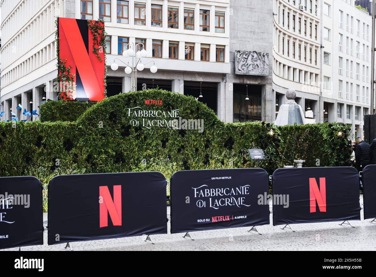 Netflix maze installation hi-res stock photography and images - Alamy