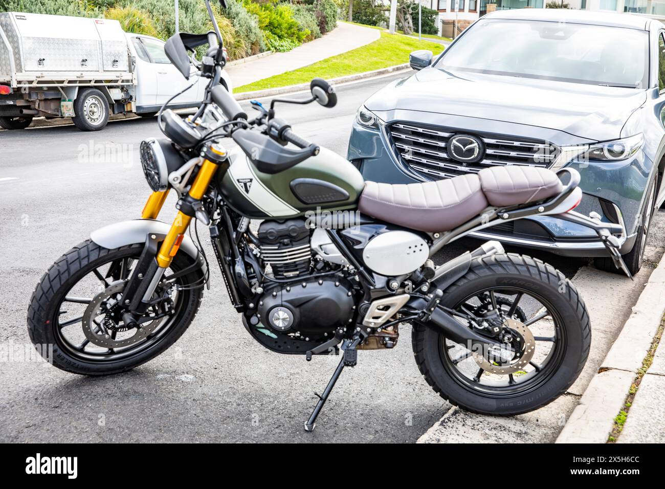 2024 Triumph Scrambler 400 green motorbike motorcycle parked in ...