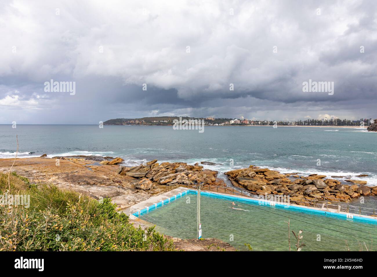 Sydney,Australia. Freshwater ocean rock and swimming pool on the coast ...