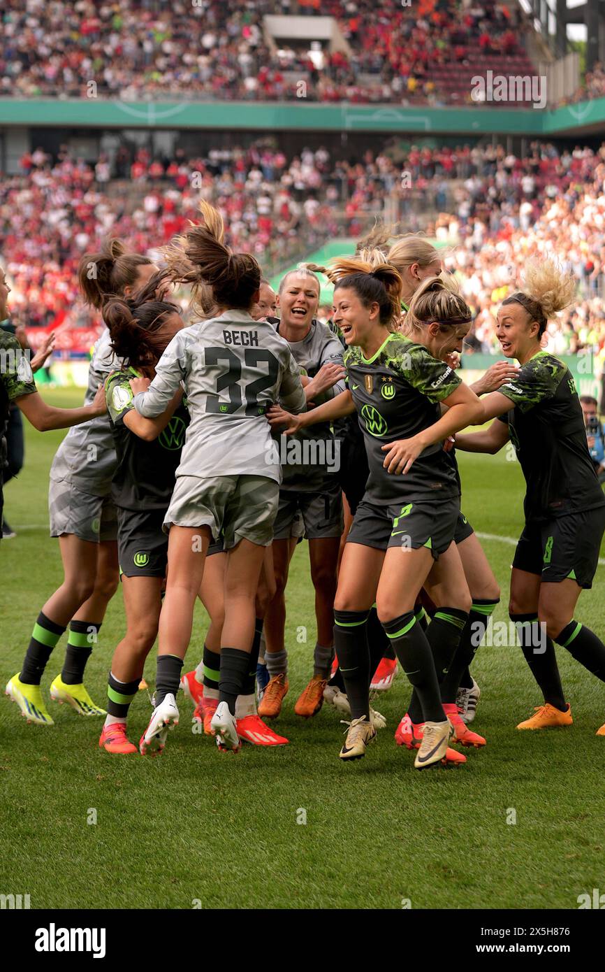 Cologne, Germany, May 9th 2024: Merle Frohms ( 1 Wolfsburg ) Chantal ...