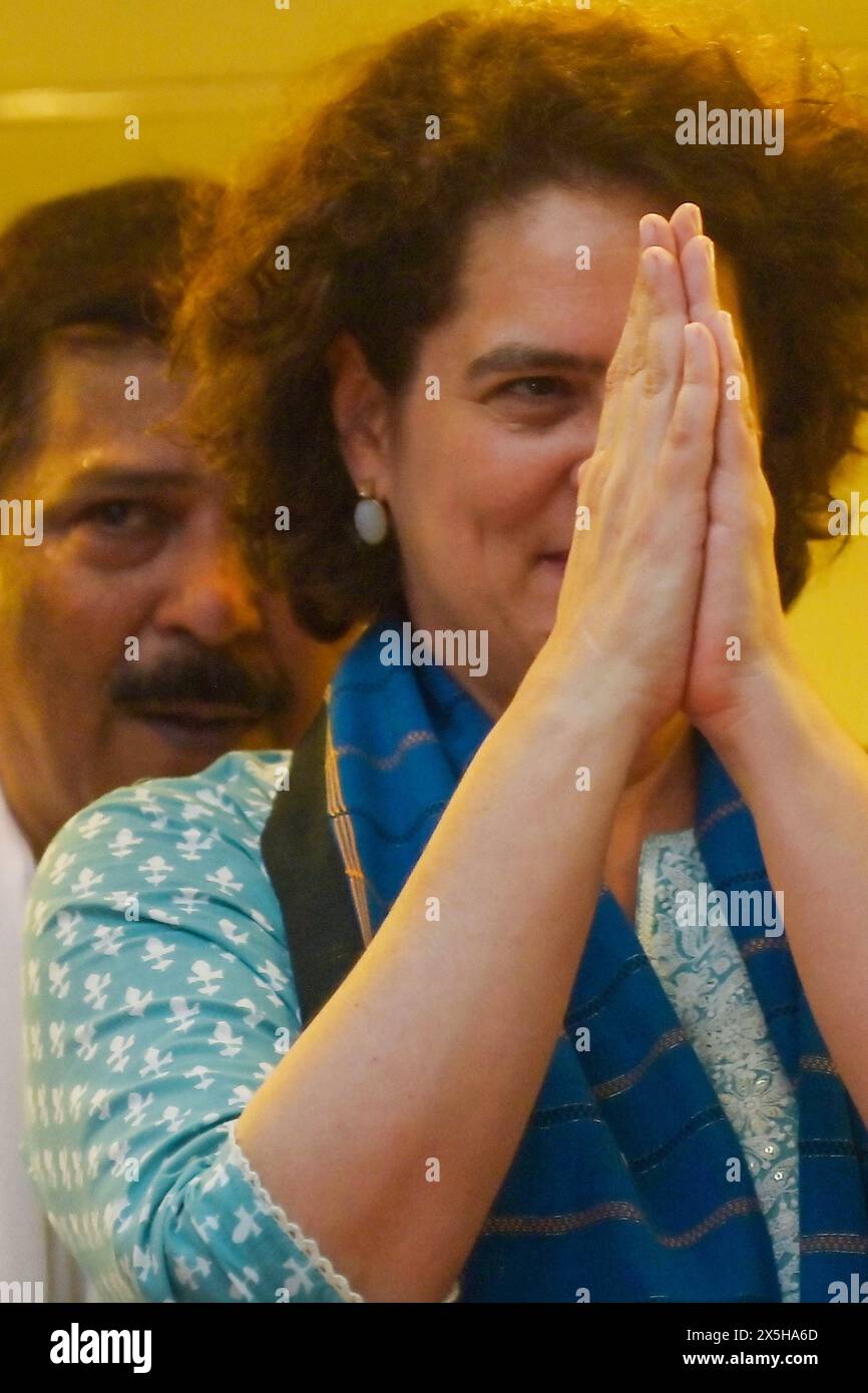 Congress leader Priyanka Gandhi Vadra joins forces with leaders of the ...