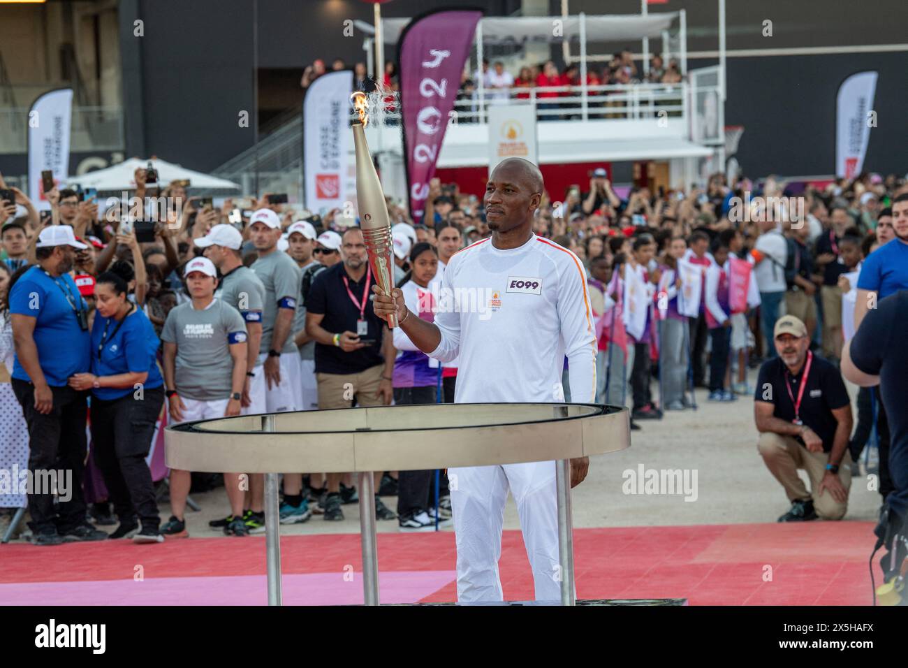 The olympic and paralympic torch relays hi-res stock photography and ...