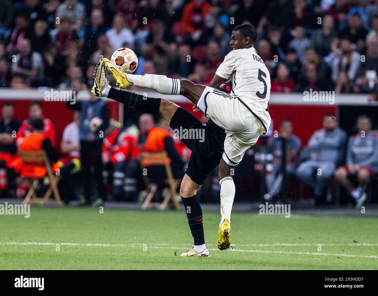 Leverkusen, Bayarena, 09.05.2024: Evan N'Dicka of Rom challenges Patrik ...