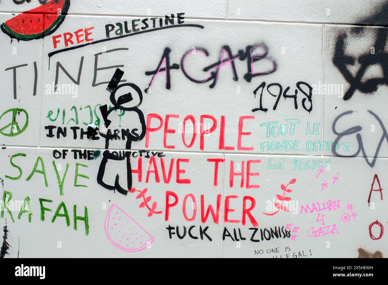 Graffiti The Day After The Riots Of The Free Palestine Movement At ...
