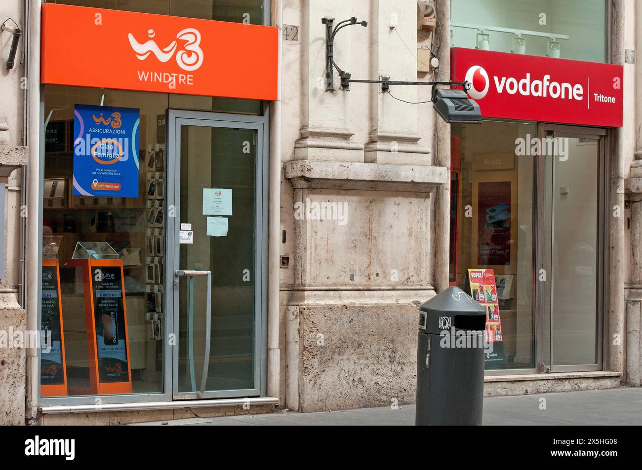 Wind tre sign hi-res stock photography and images - Alamy