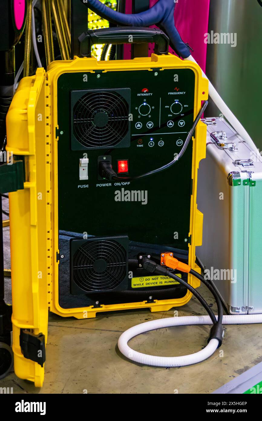 Device for pulsed electromagnetic therapy used in cosmetic procedures ...