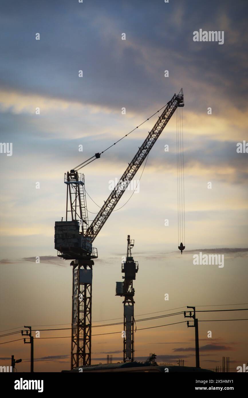 Dual crane setup hi-res stock photography and images - Alamy
