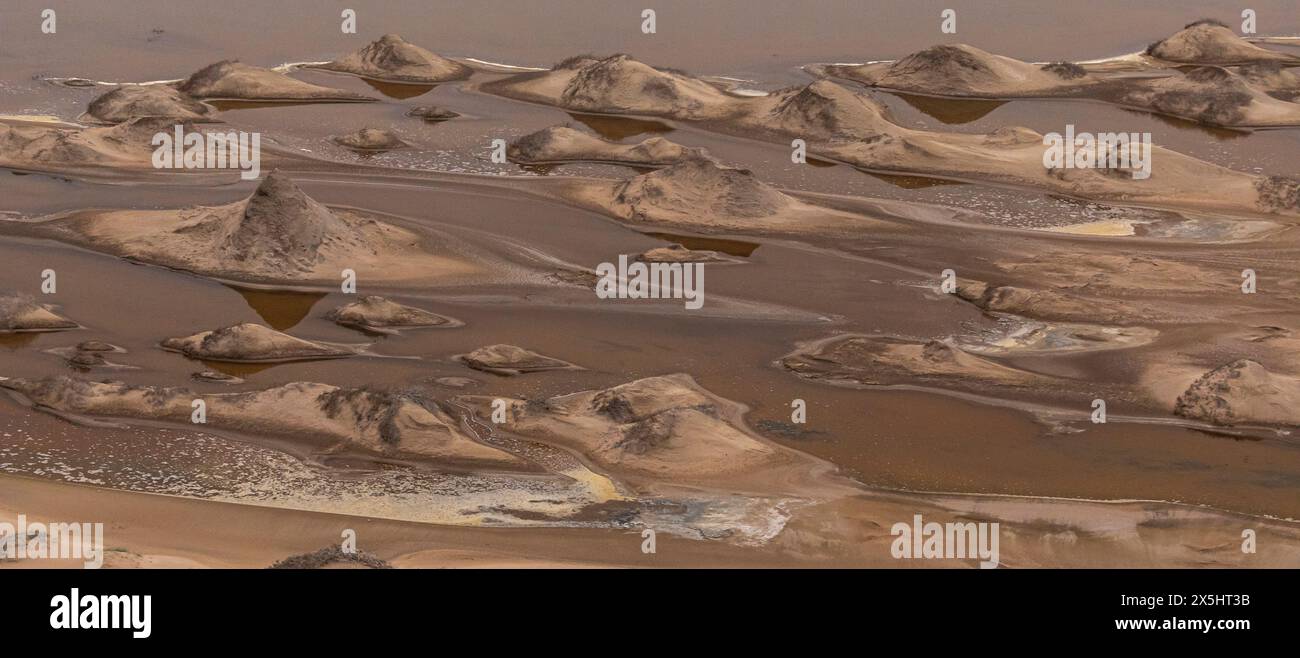 Color patterns along the skeleton coast of Namibia Stock Photo - Alamy