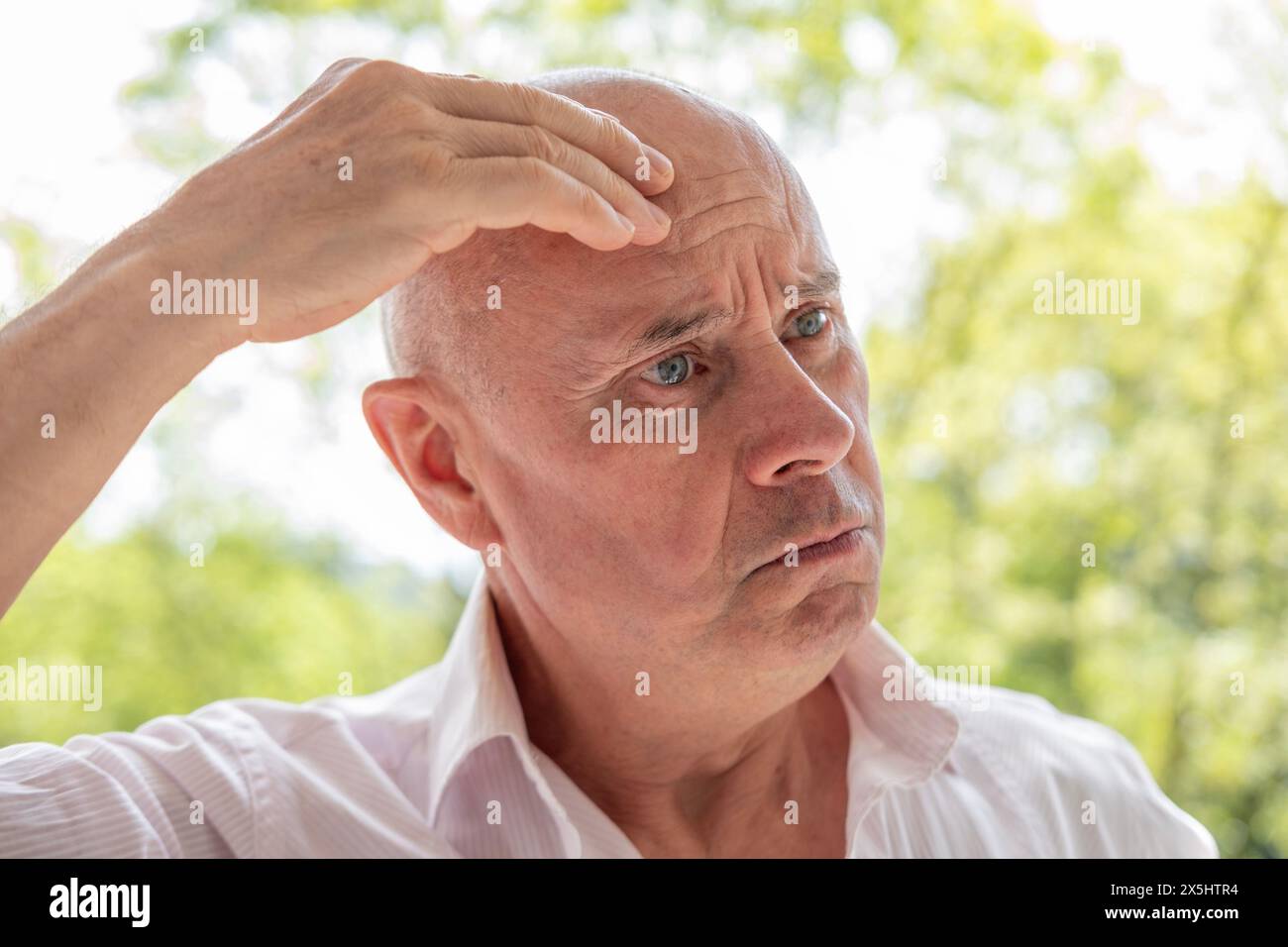 65-year-old eccentric man very surprised, senior showing grimaces ...