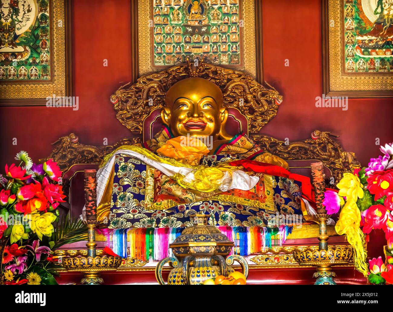 Laughing Buddha Statue altar offerings, Yonghe Temple, Beijing, China ...