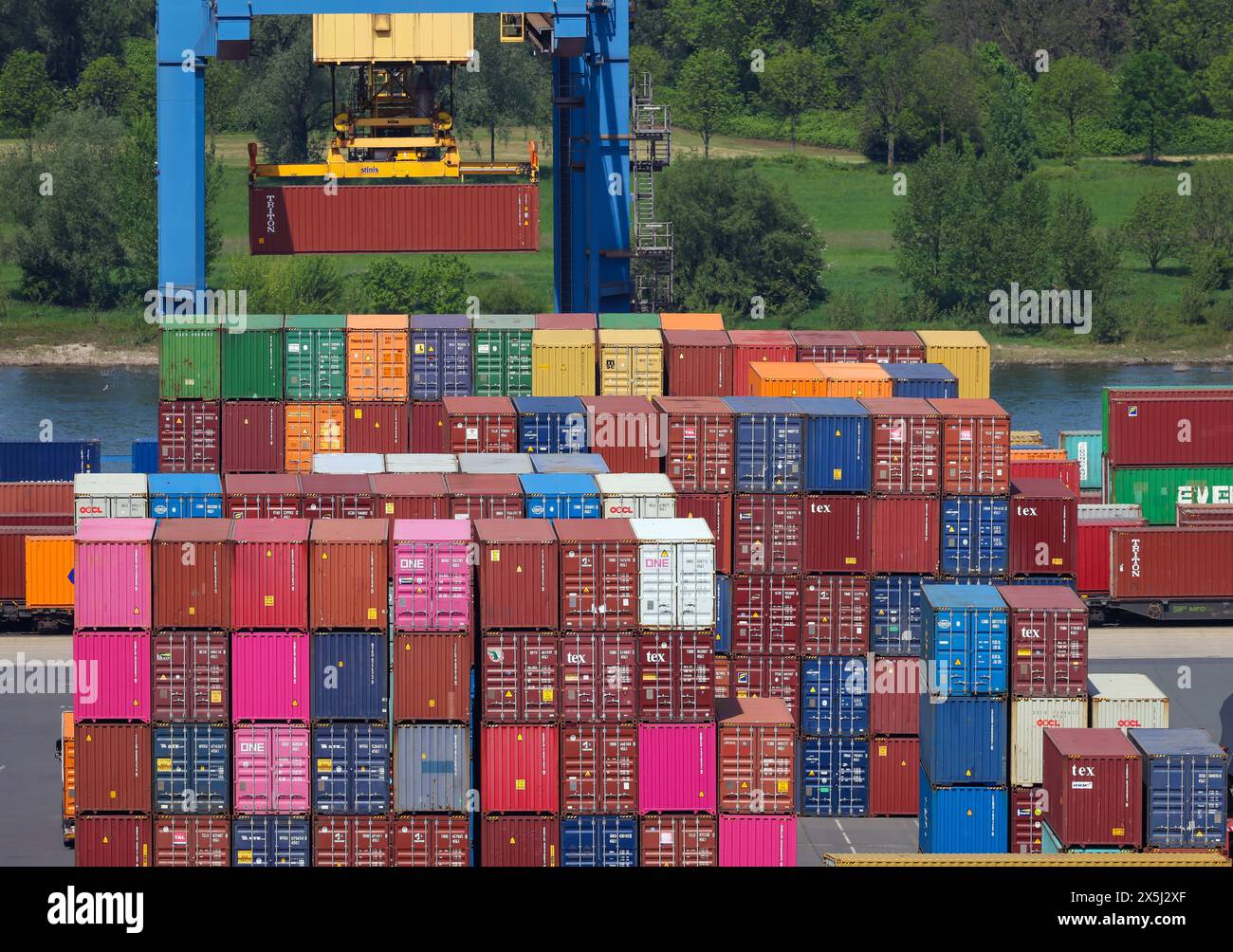 Intermodales terminal hi-res stock photography and images - Alamy