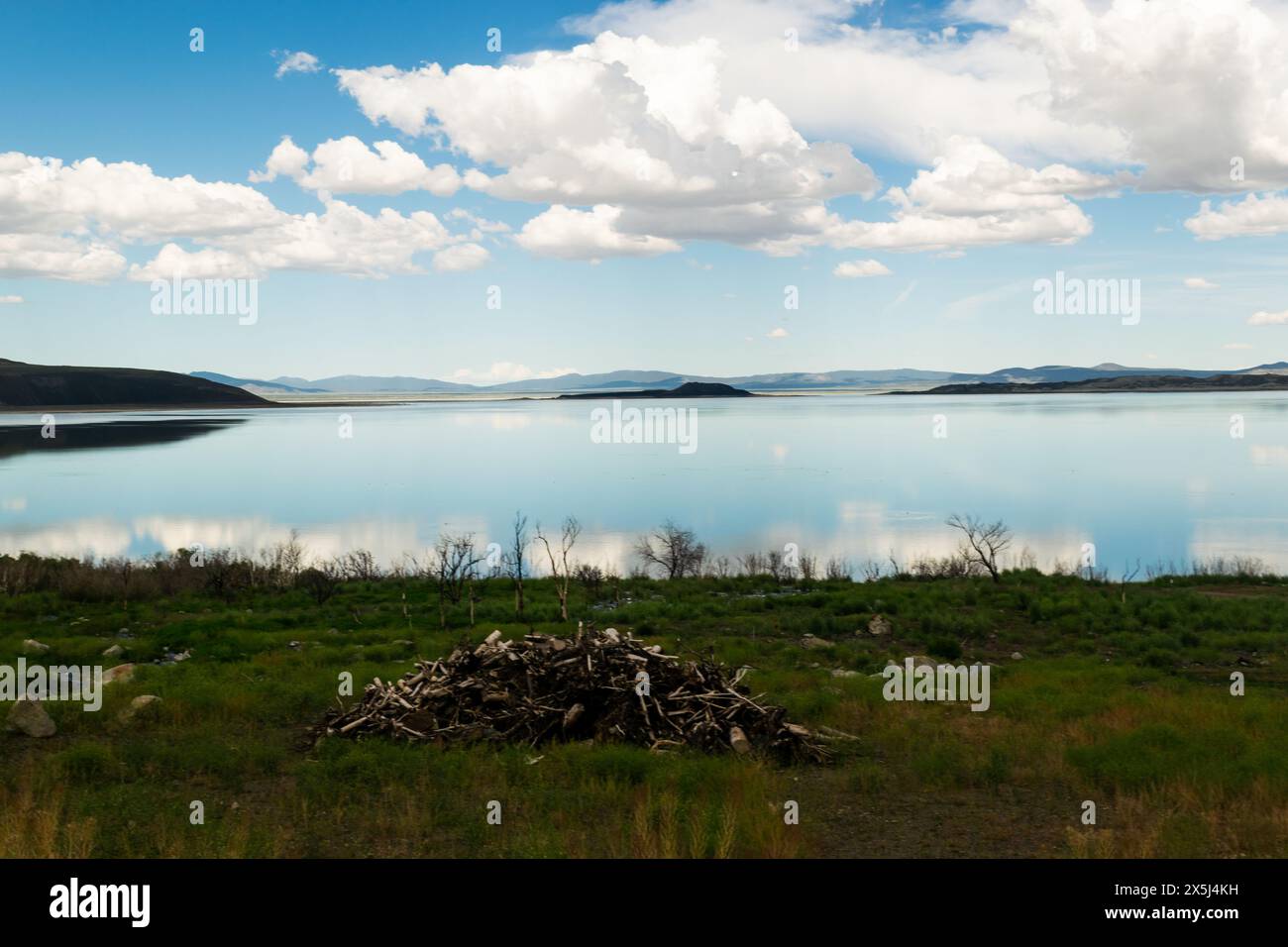 Reflective waters calm hi-res stock photography and images - Alamy