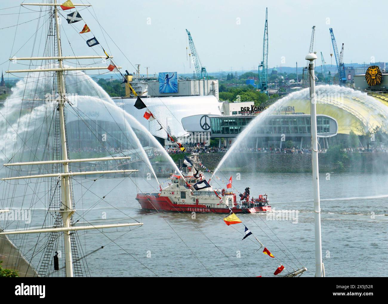Fotos der Einlaufparade vom 835 Hamburger Hafengeburtstag vom 9. bis 12 ...
