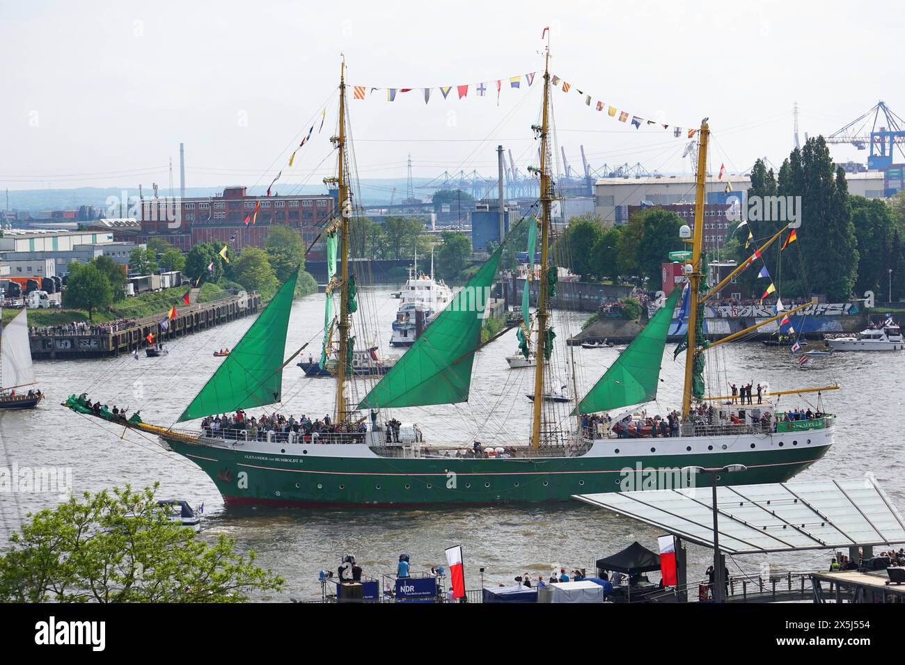 Fotos der Einlaufparade vom 835 Hamburger Hafengeburtstag vom 9. bis 12 ...