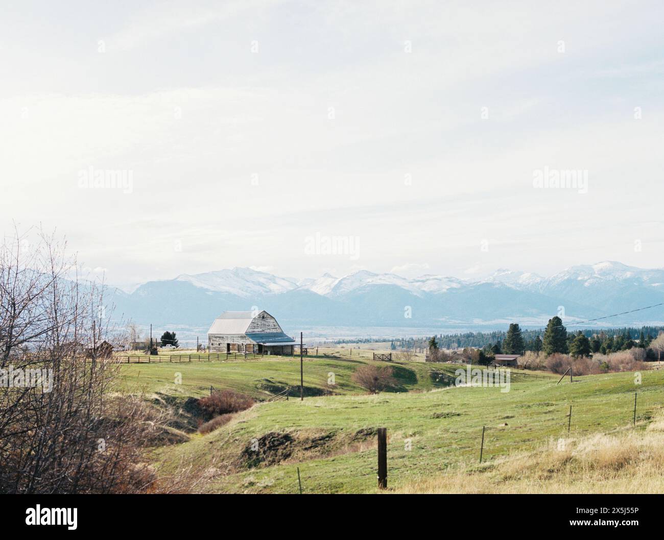 Rustic barn with mountain backdrop in rural Montana Stock Photo - Alamy