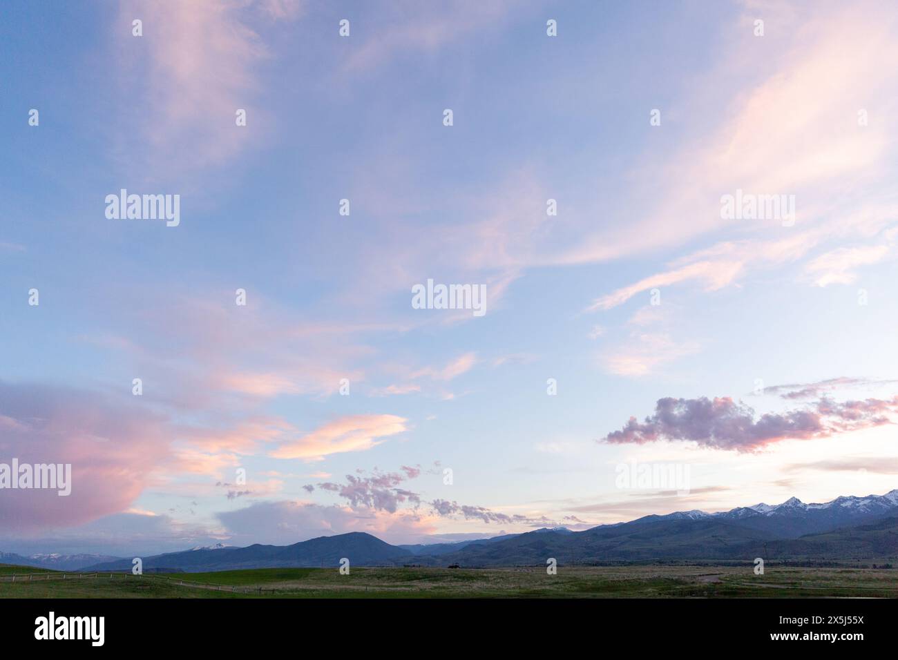 Sunset over mountains in Paradise Valley, Pray, Montana Stock Photo - Alamy