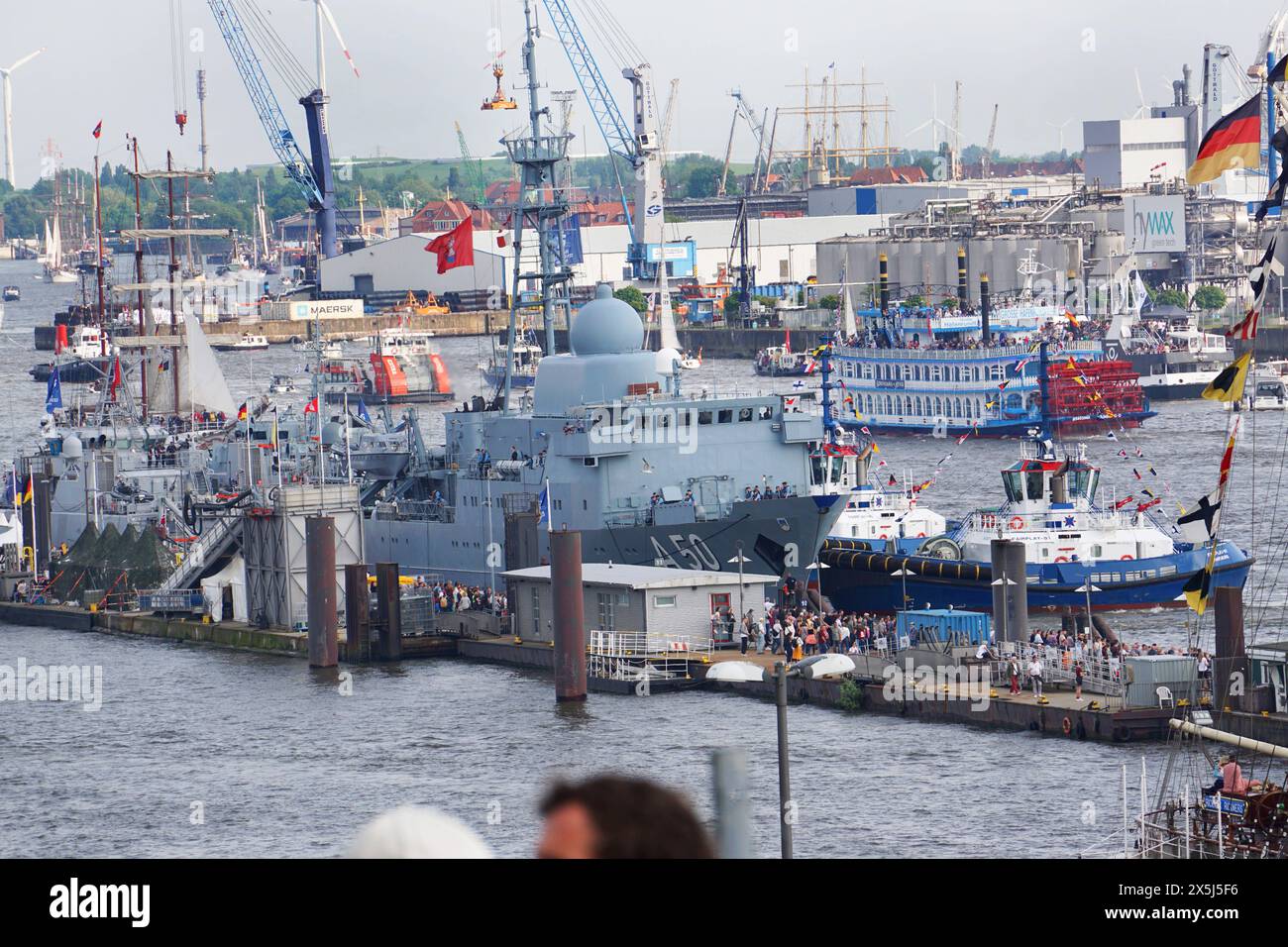Fotos der Einlaufparade vom 835 Hamburger Hafengeburtstag vom 9. bis 12 ...