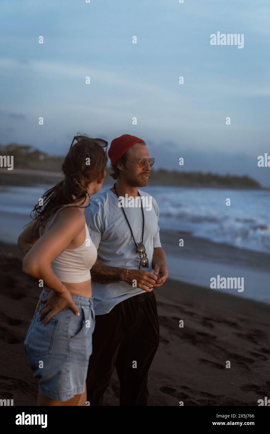 Friends ocean hi-res stock photography and images - Alamy