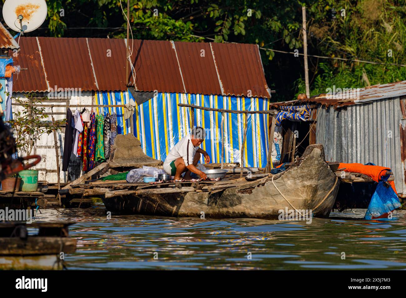 Fisher man on the Mekong River at Cai Rang in Vietnam Stock Photo - Alamy