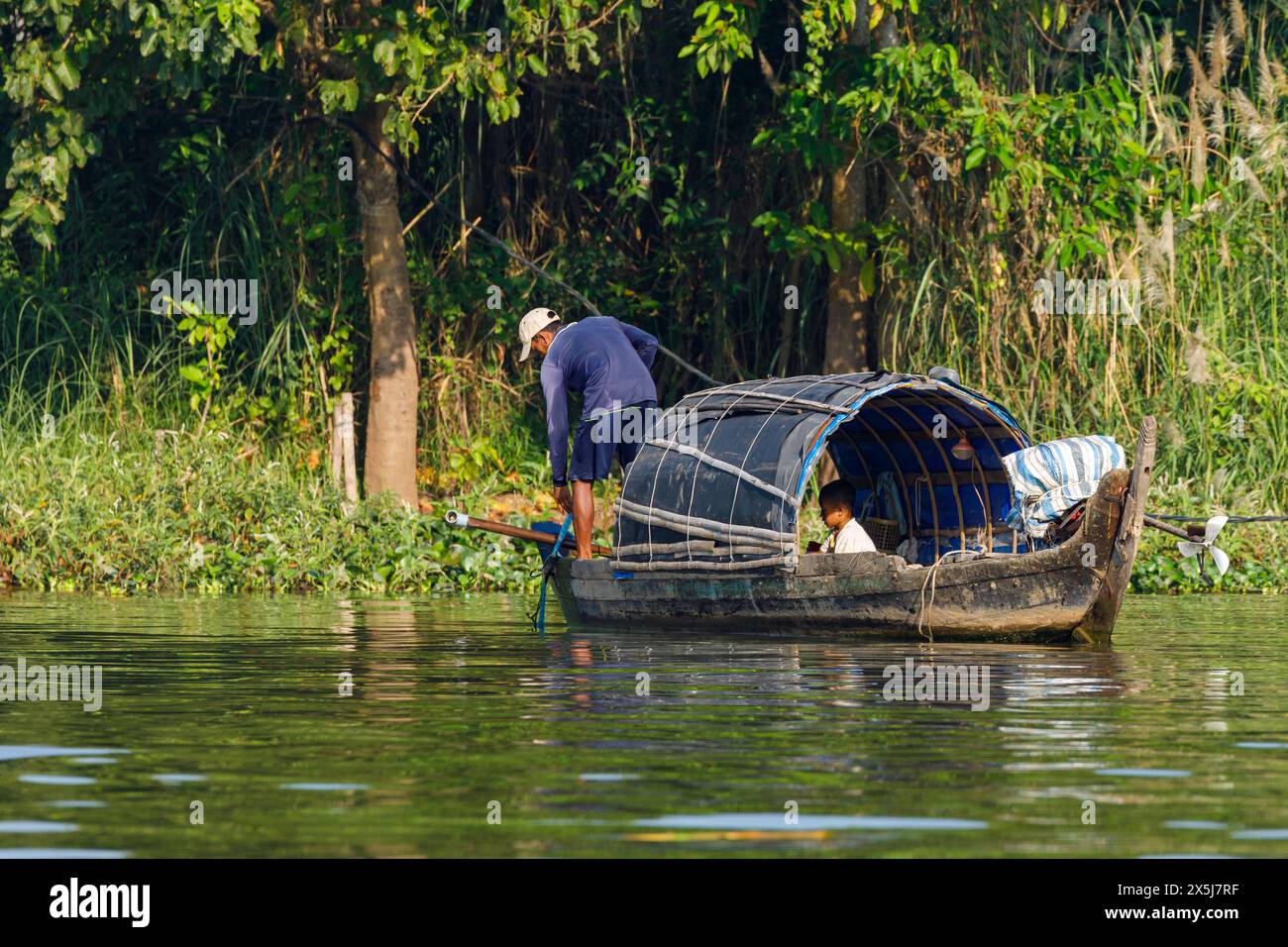 Fisher man on the Mekong River at Cai Rang in Vietnam Stock Photo - Alamy