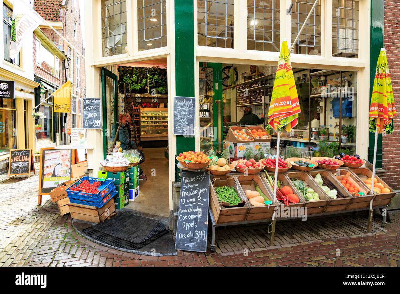 Netherlands, North Holland, Alkmaar. Traditional Dutch small canal city ...