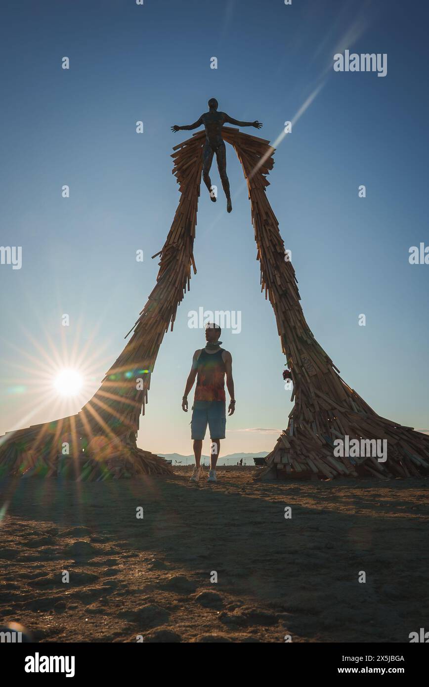 Creative Desert Festival Art Installation Captures Viewer's Attention ...